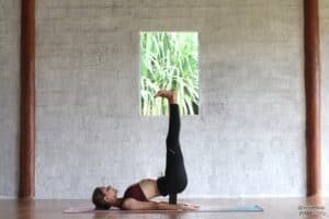 How to Use Yoga Blocks: The Ultimate Beginner's Guide - Yoga Rove