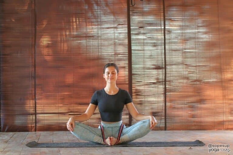 How to Use a Yoga Strap: 18 Yoga Strap Stretches for Beginners - Yoga Rove