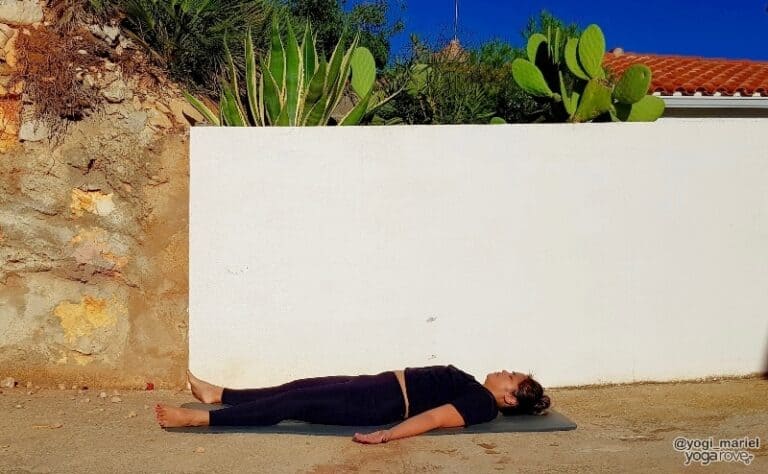 20 Minute Beginner Power Yoga Routine - Yoga Rove